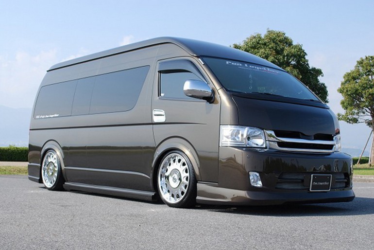 Toyota Hiace Himedic V8 | Trio Driver BlogTrio Driver Blog